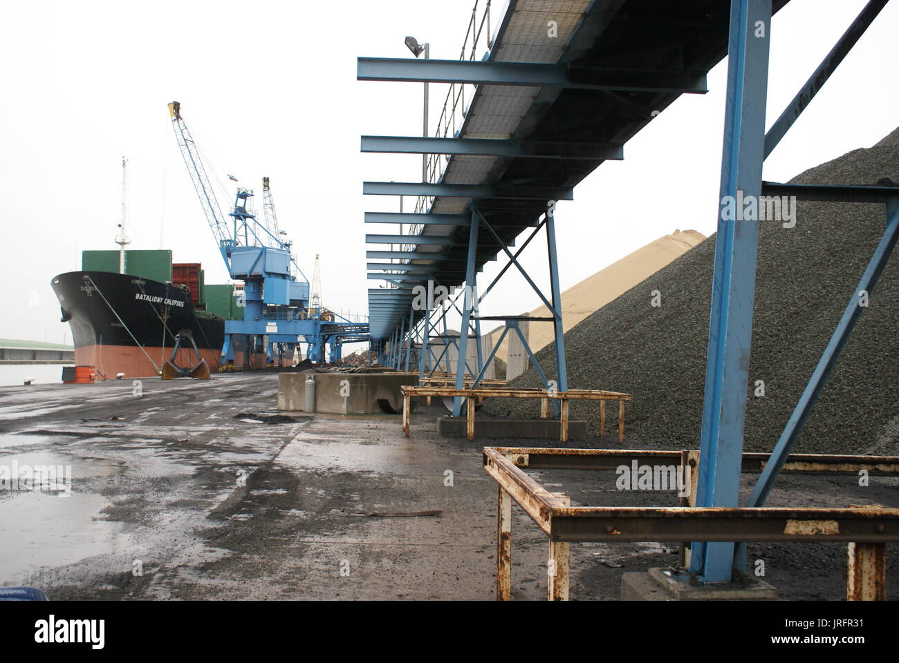 Cargo ship anchor in harbour hi-res stock photography and images - Alamy