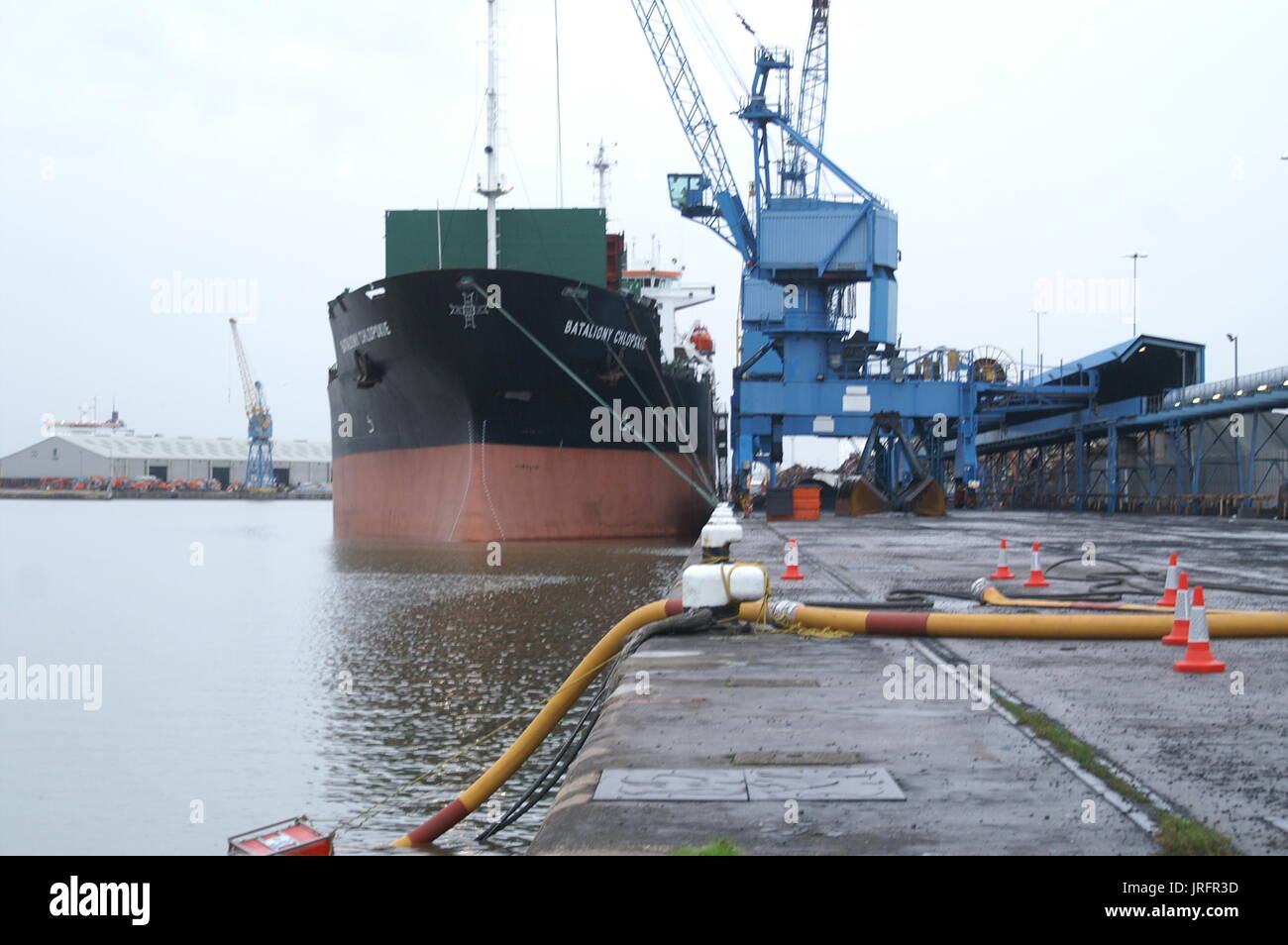 Cargo ship anchor in harbour hi-res stock photography and images - Alamy