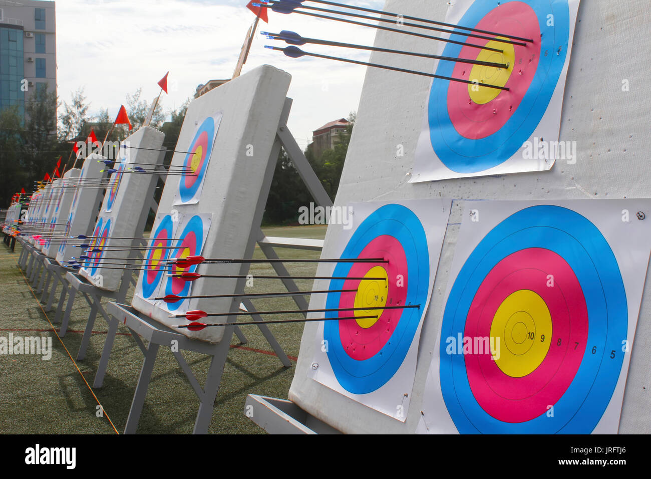 arrow flying into the target Stock Photo - Alamy