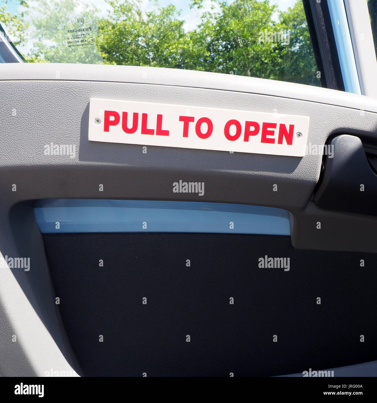 Pull To Open sign on door Stock Photo - Alamy