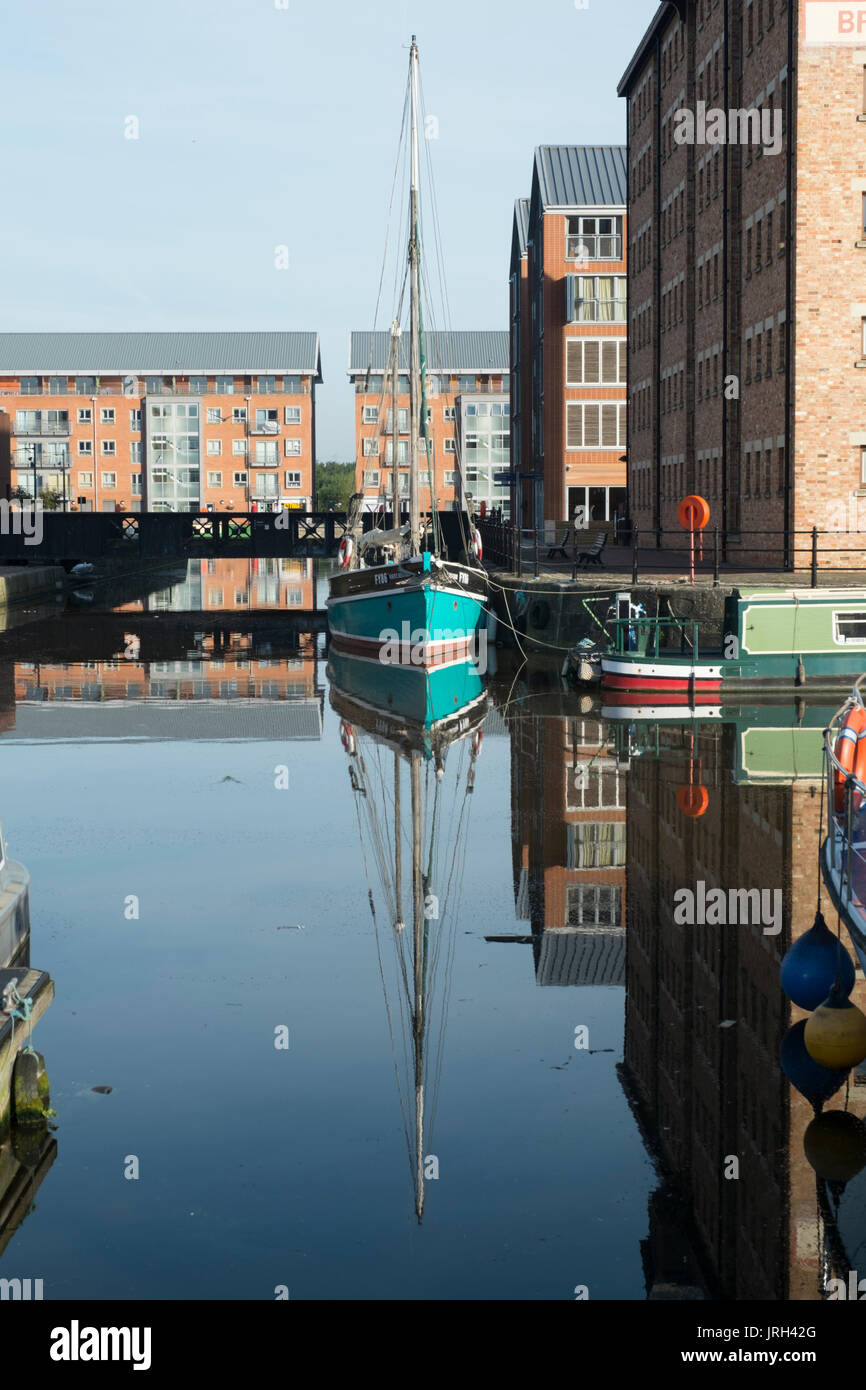 Lugger boat hi-res stock photography and images - Alamy