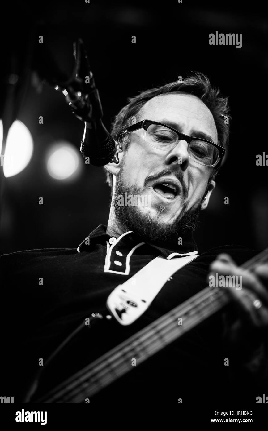 Weezer hi-res stock photography and images - Alamy