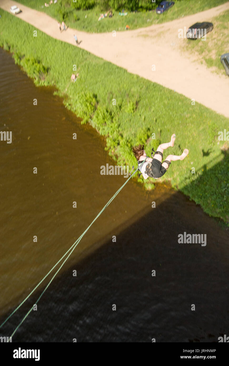 Person bungee jumping off bridge hi-res stock photography and images ...