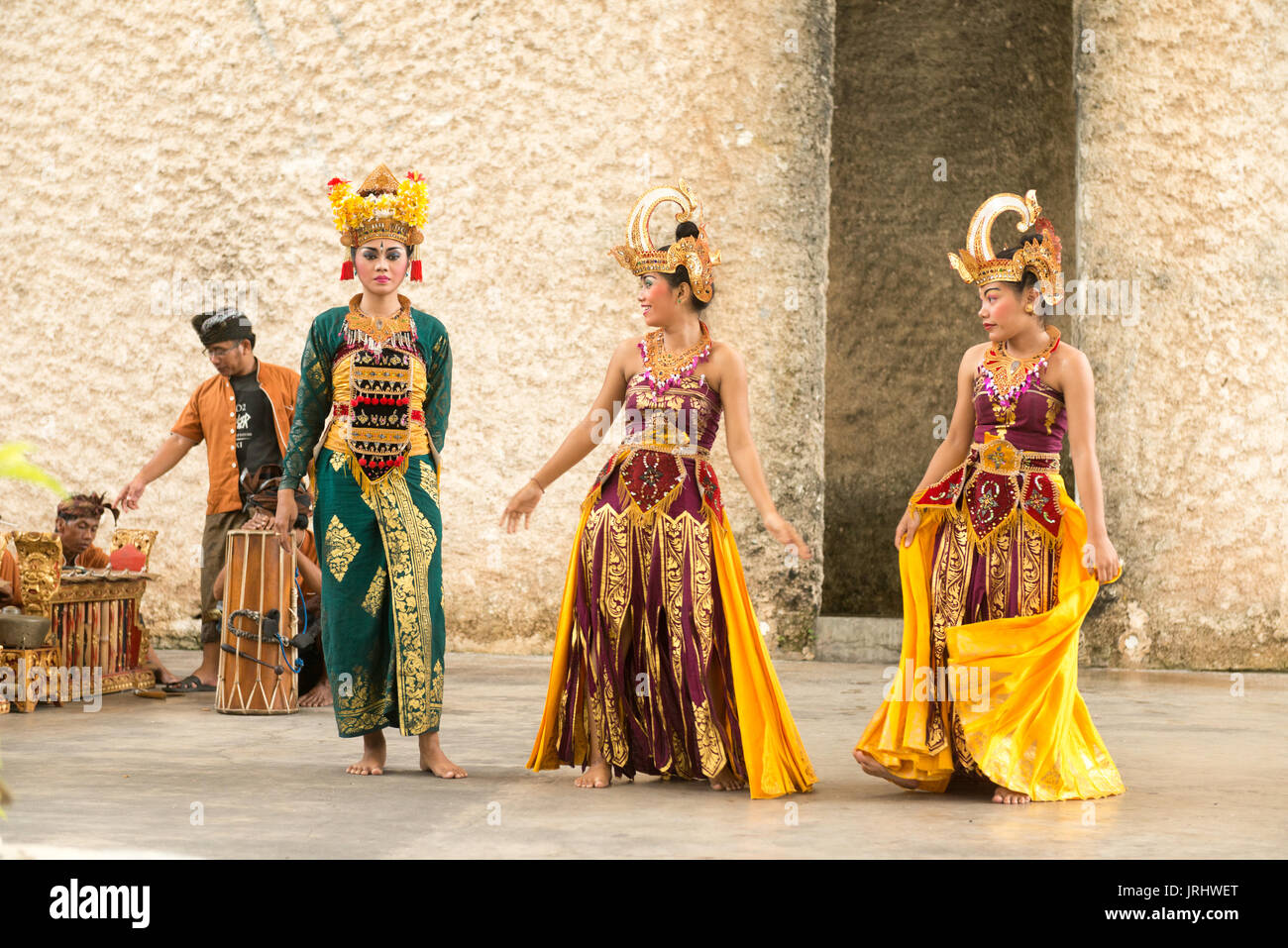 Barong dance show Stock Photo - Alamy