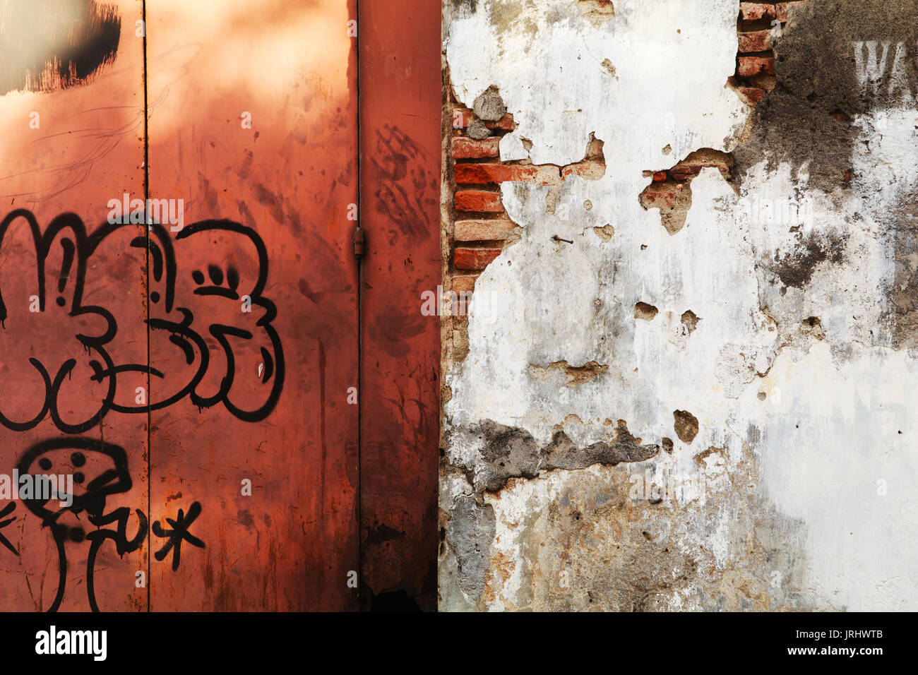 Old vintage wall hi-res stock photography and images - Alamy