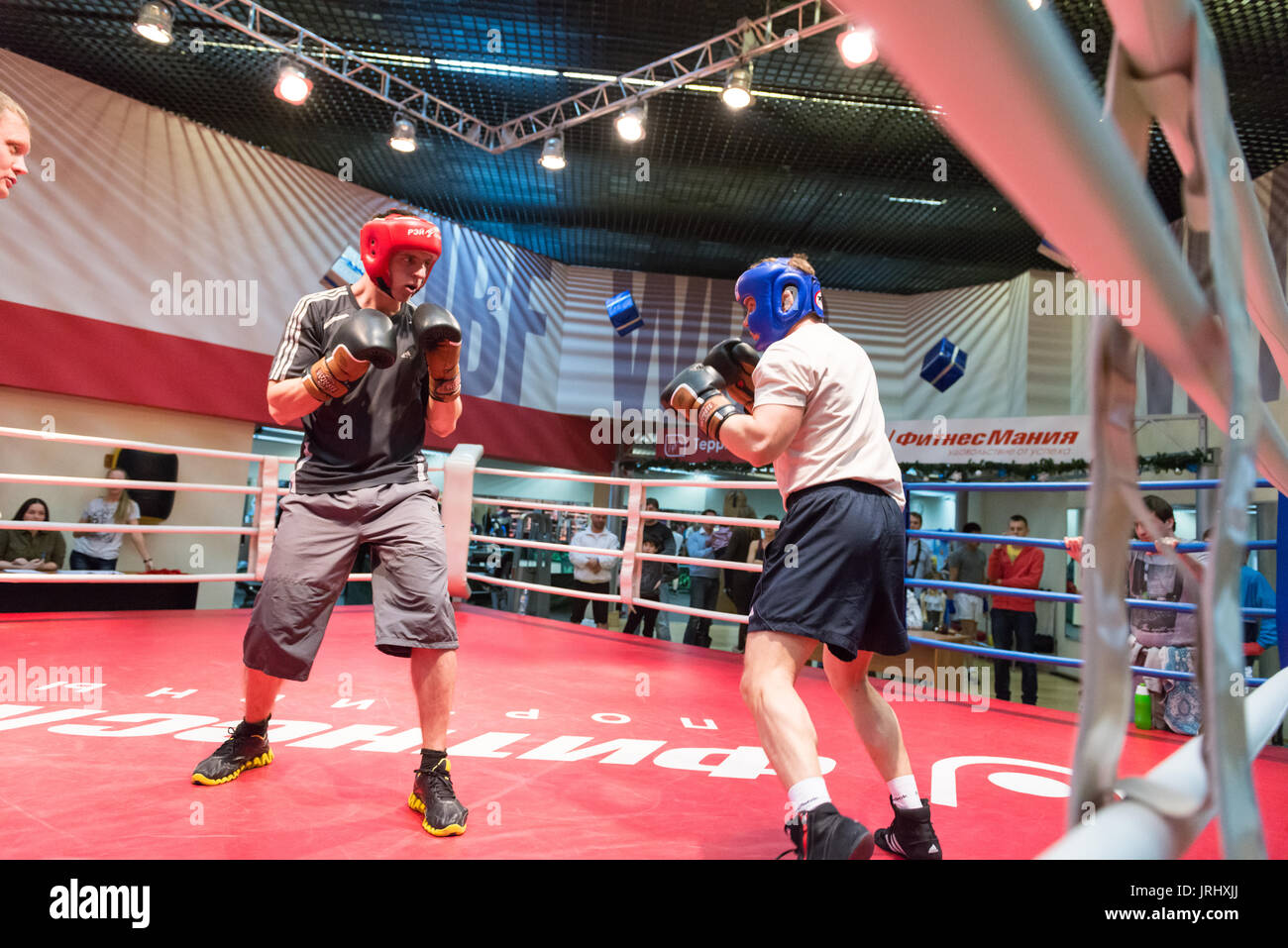 Boxing workout training Stock Photo - Alamy