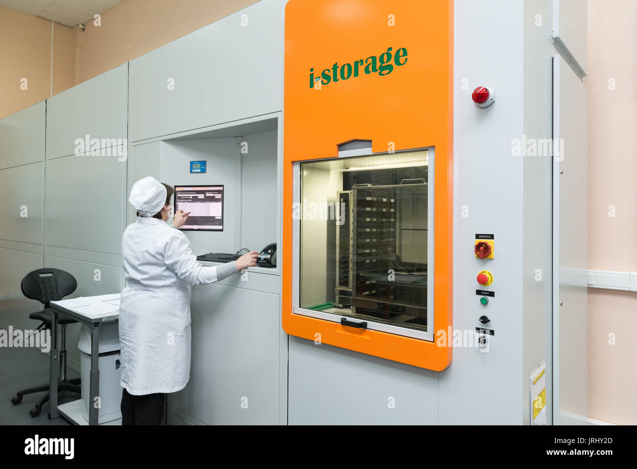 Industrial electronic manufacturing hi-res stock photography and images ...