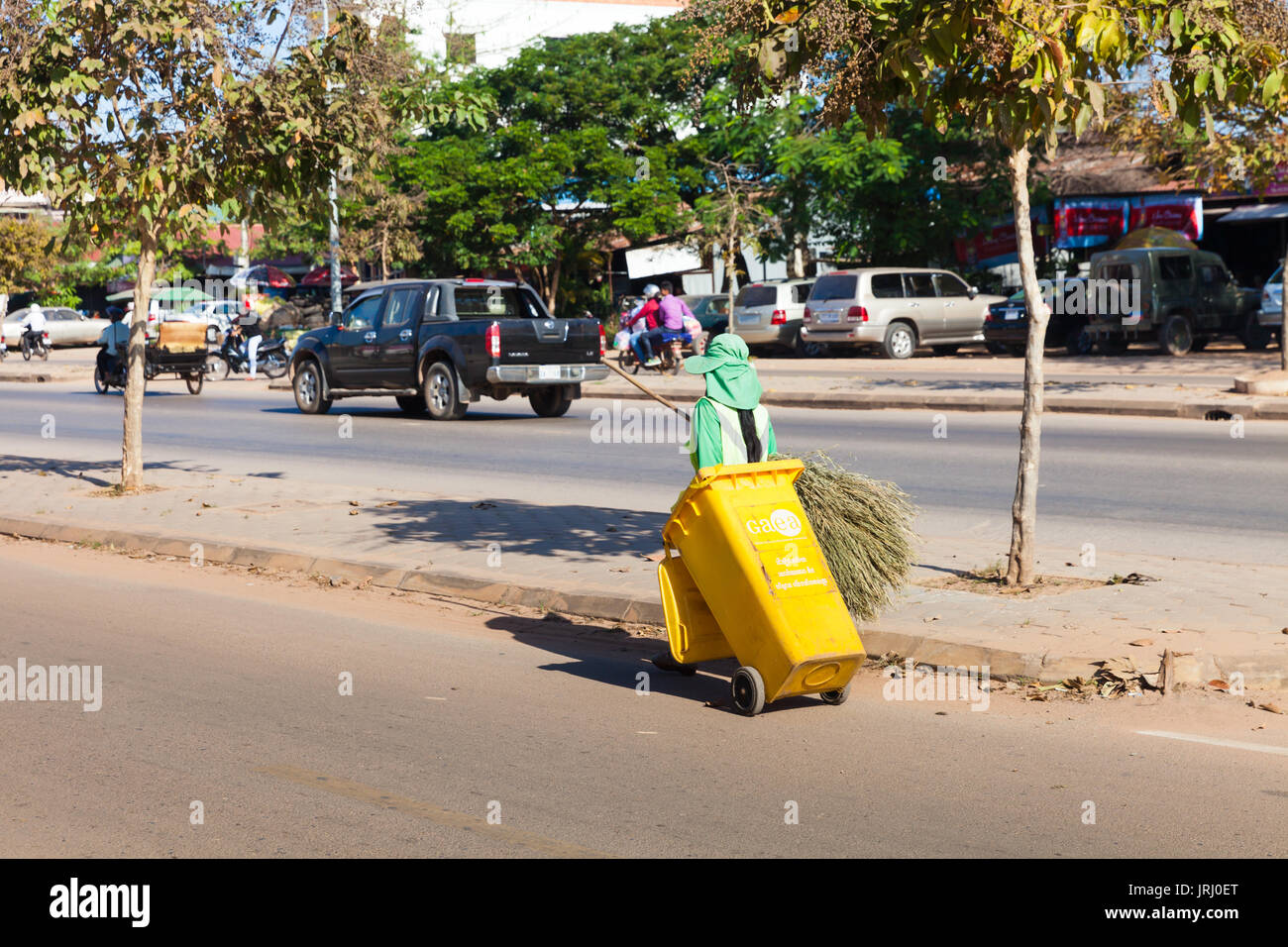 Garbage collector woman hi-res stock photography and images - Alamy