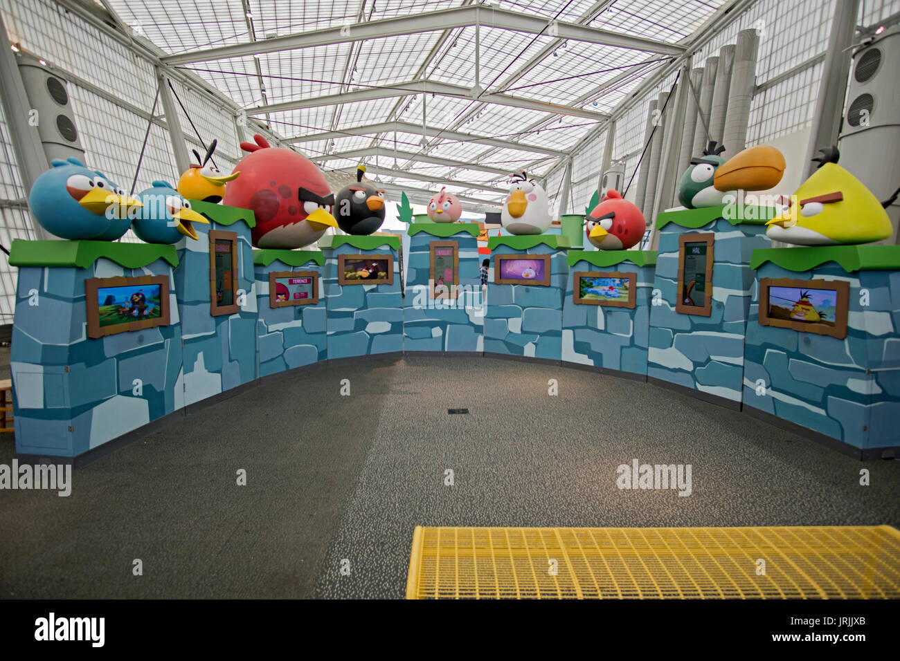 Angry bird game hi-res stock photography and images - Alamy