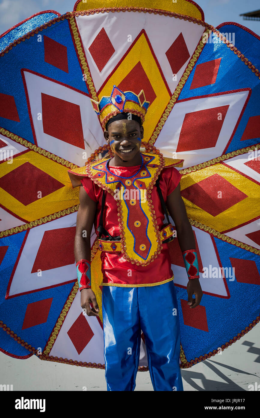 Wonderful costumes hi-res stock photography and images - Alamy