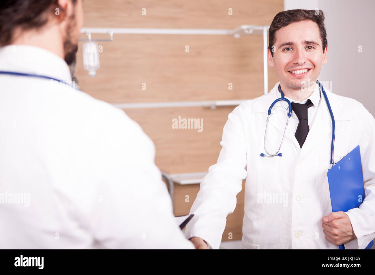 Two medical doctors shaking hi-res stock photography and images - Alamy
