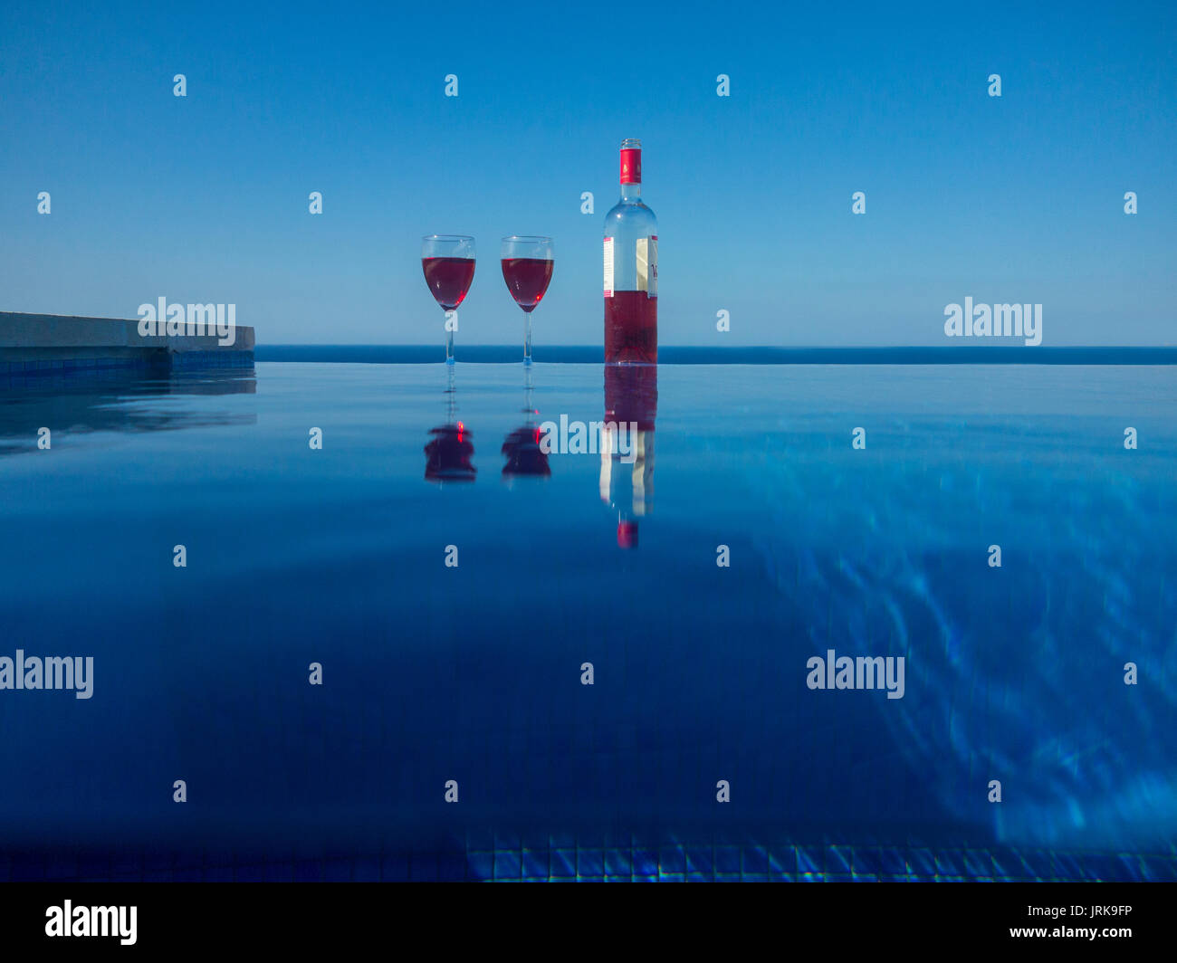 Infinity pool empty city hi-res stock photography and images - Alamy
