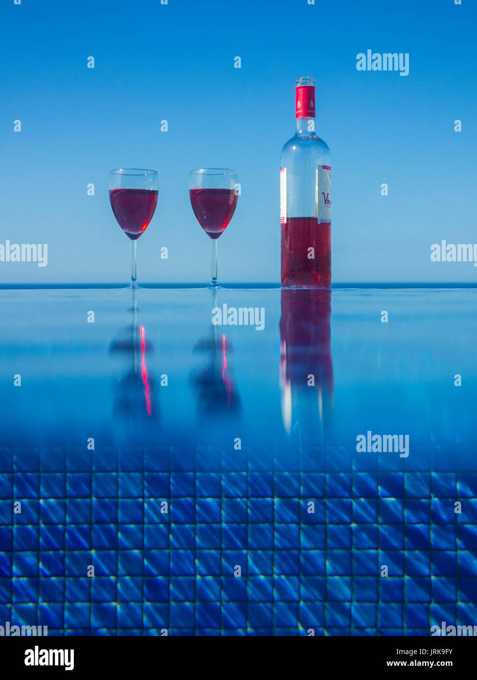 Half underwater swimming pool hi-res stock photography and images - Alamy