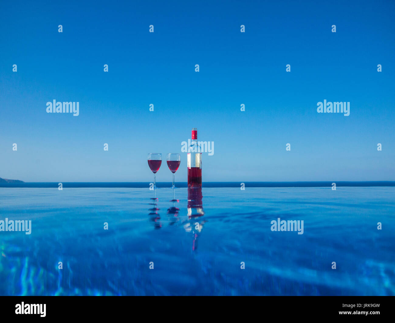 Infinity pool empty city hi-res stock photography and images - Alamy