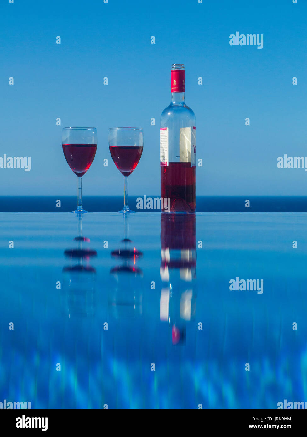 Infinity pool empty city hi-res stock photography and images - Alamy