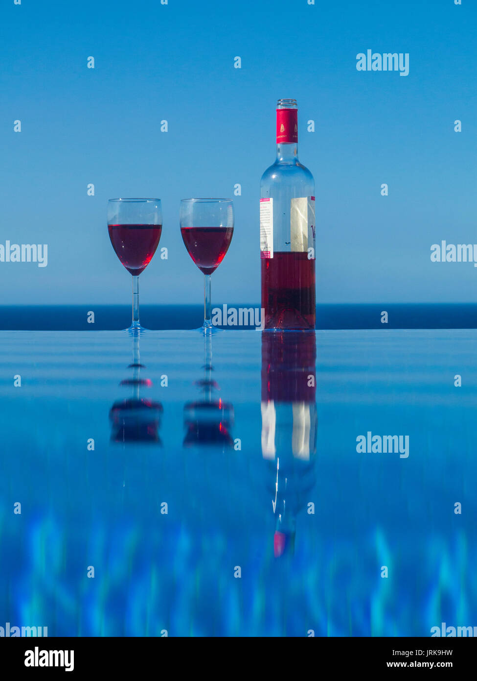 Infinity pool empty city hi-res stock photography and images - Alamy