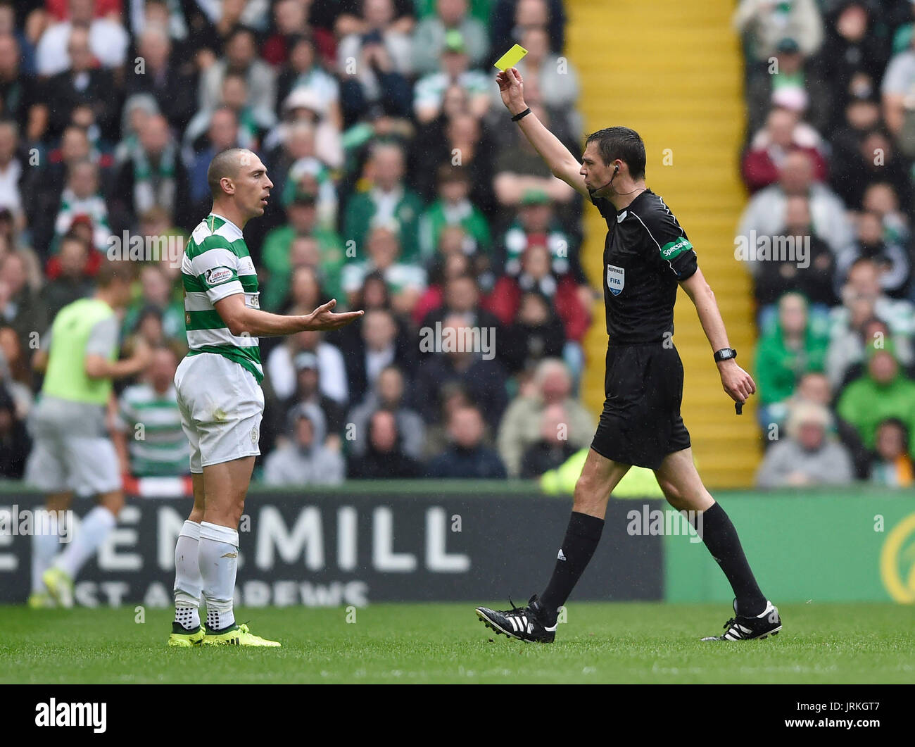 Match referee kevin clancy hi-res stock photography and images - Alamy