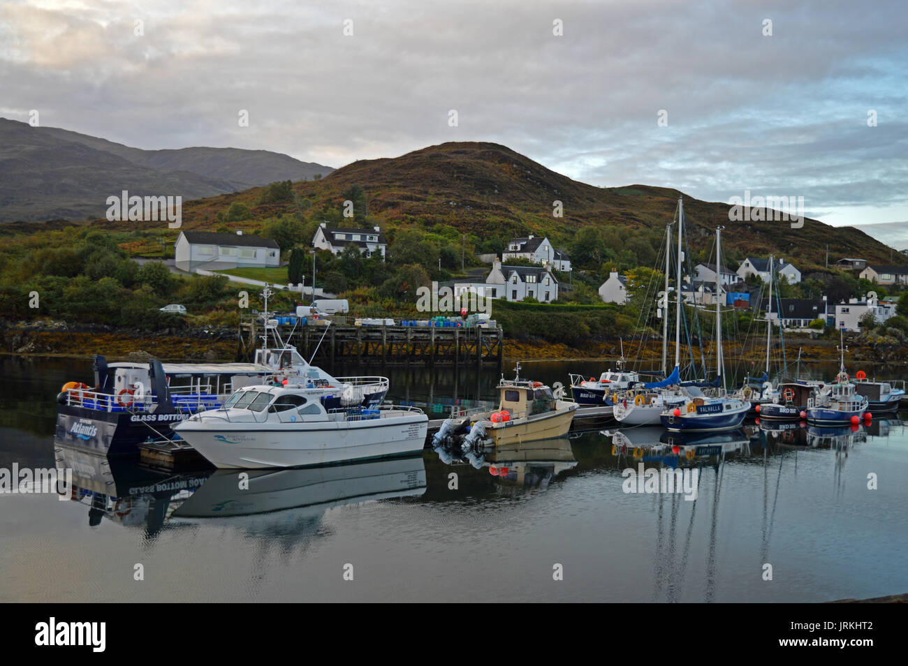Boats in harbour kyleakin isle of skye Stock Photo - Alamy