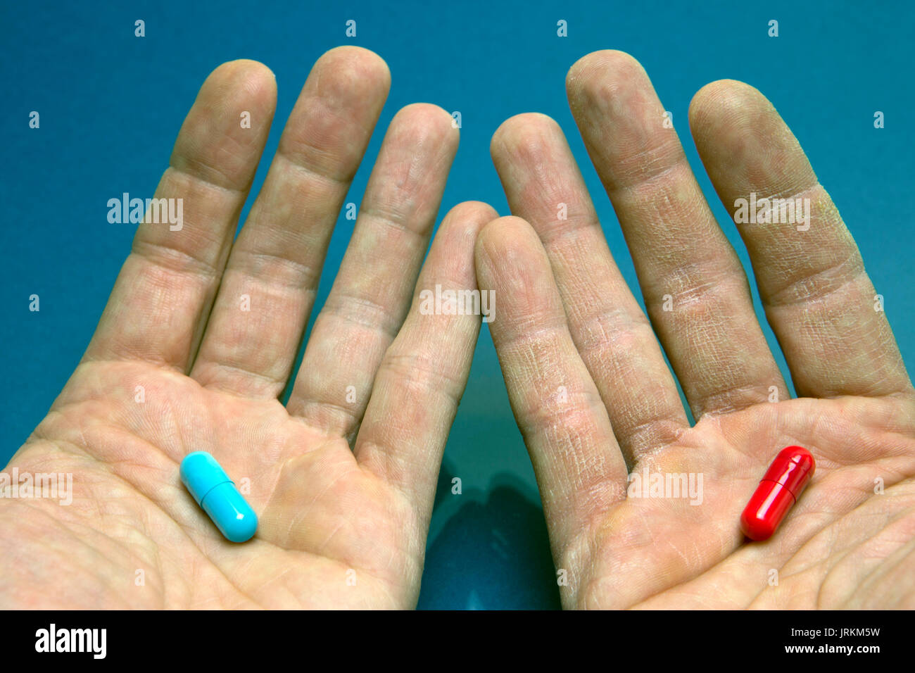 Red pill and blue pill hi-res stock photography and images - Alamy