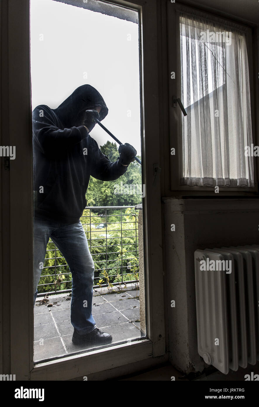 Symbol image, Apartment burglary, burglar tries to break into an ...