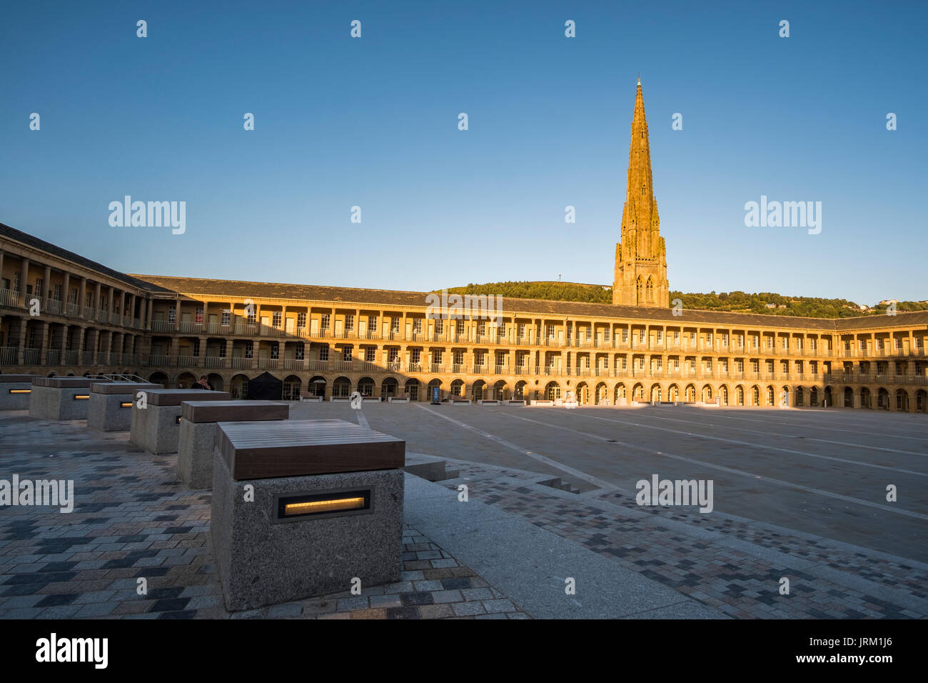 Piece hall arches hi-res stock photography and images - Alamy