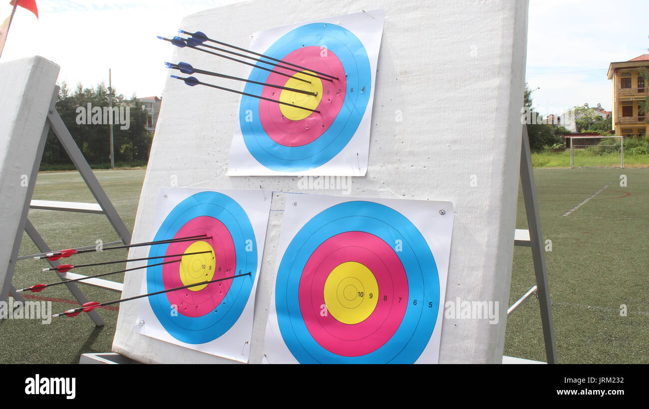 Archery arrow flying hi-res stock photography and images - Alamy