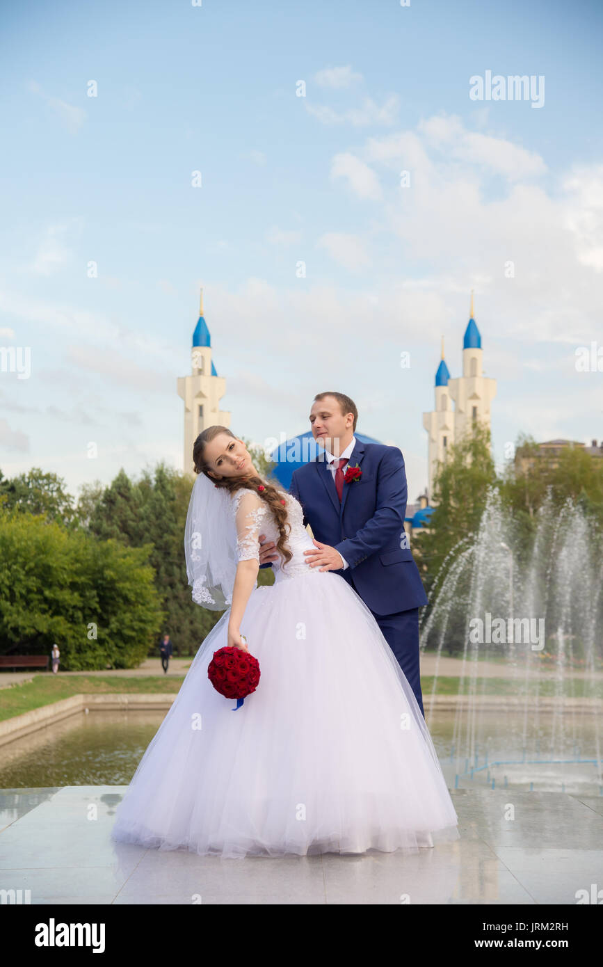 Beautiful married couple in the wedding day Stock Photo - Alamy