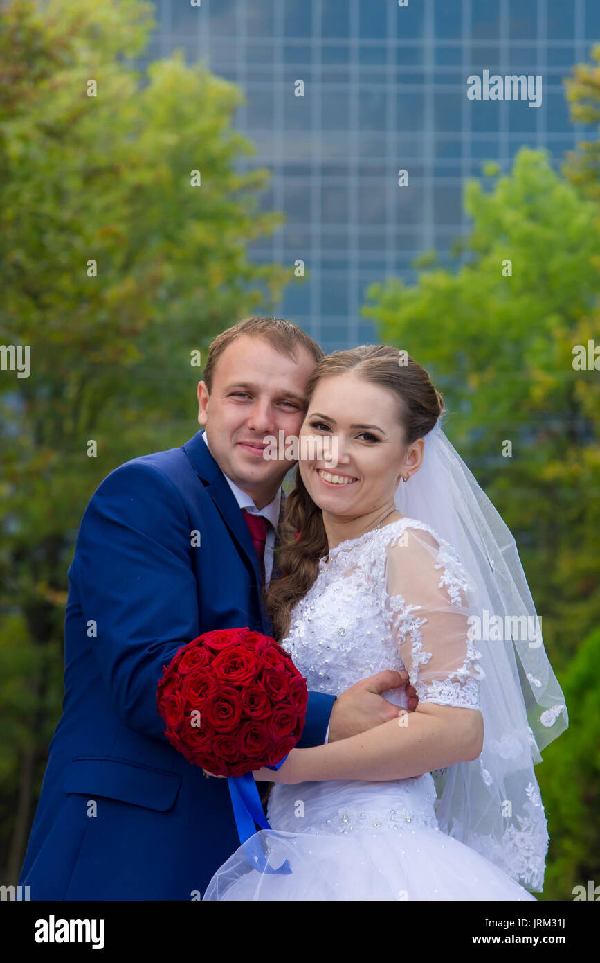 Beautiful married couple in the wedding day Stock Photo - Alamy