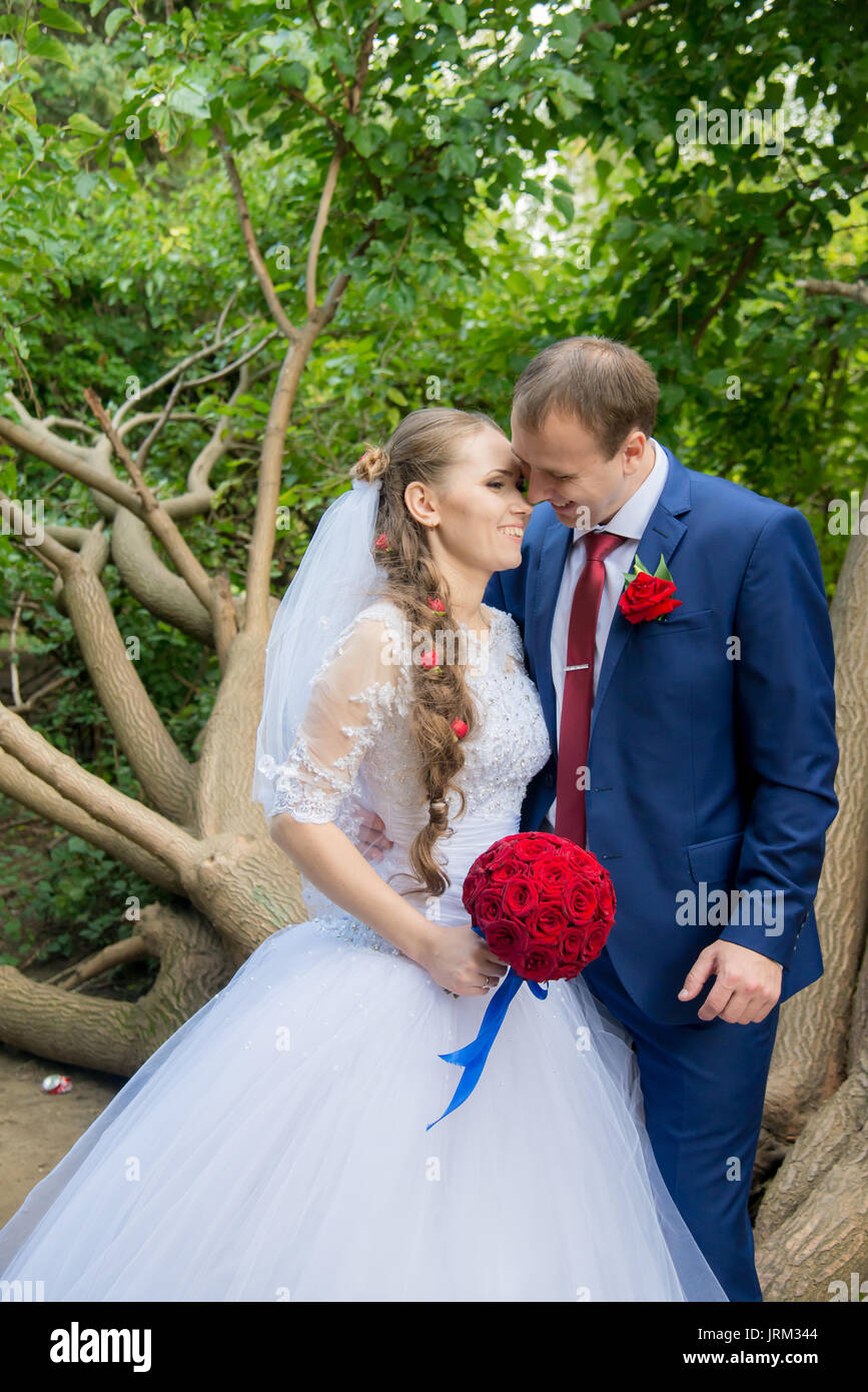 Beautiful married couple in the wedding day Stock Photo - Alamy
