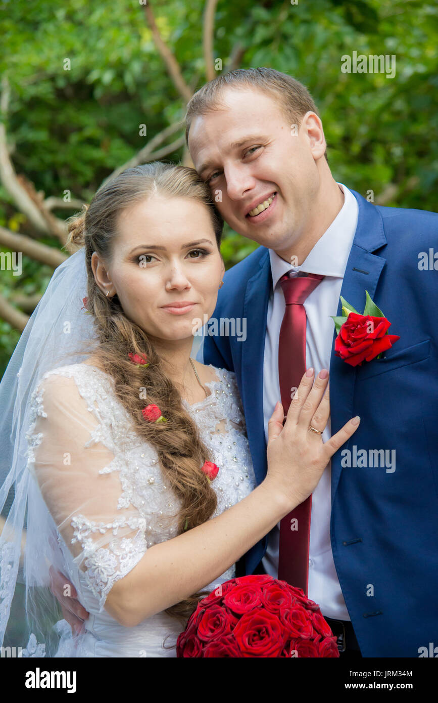Beautiful married couple in the wedding day Stock Photo - Alamy