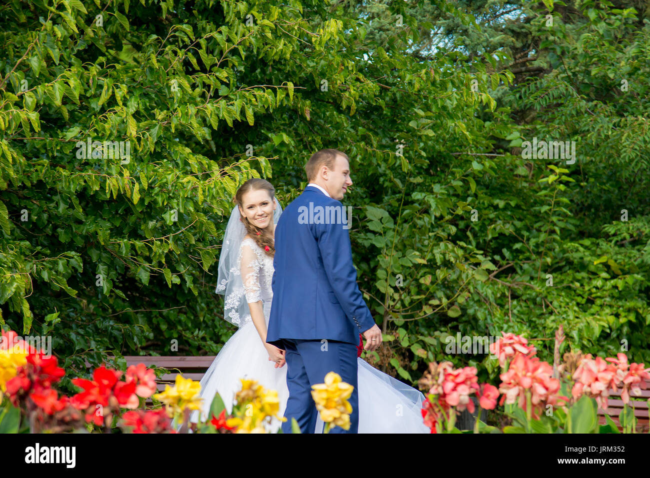 Beautiful married couple in the wedding day Stock Photo - Alamy