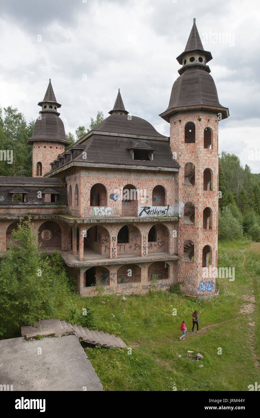 Zamek Łapalice - Lapalice Castle an unfinished castle and unofficial ...