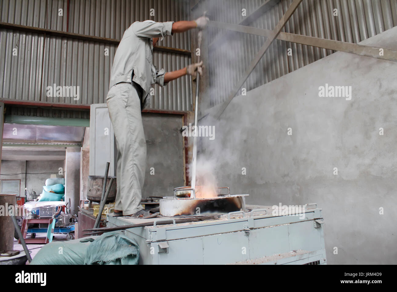 Copper foundry hi-res stock photography and images - Alamy