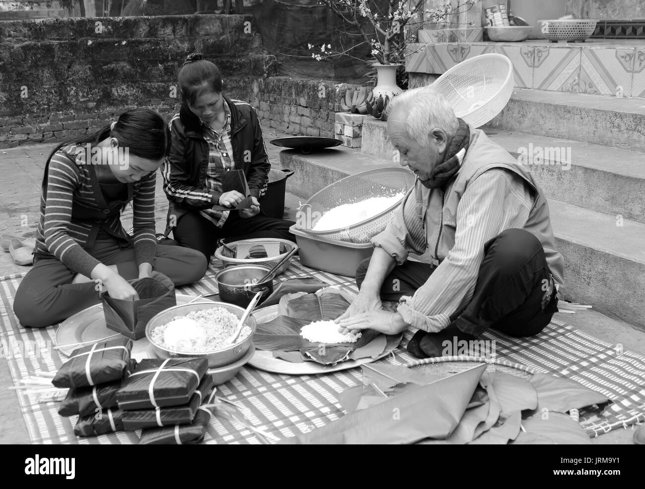 Square knot on white Black and White Stock Photos & Images - Alamy