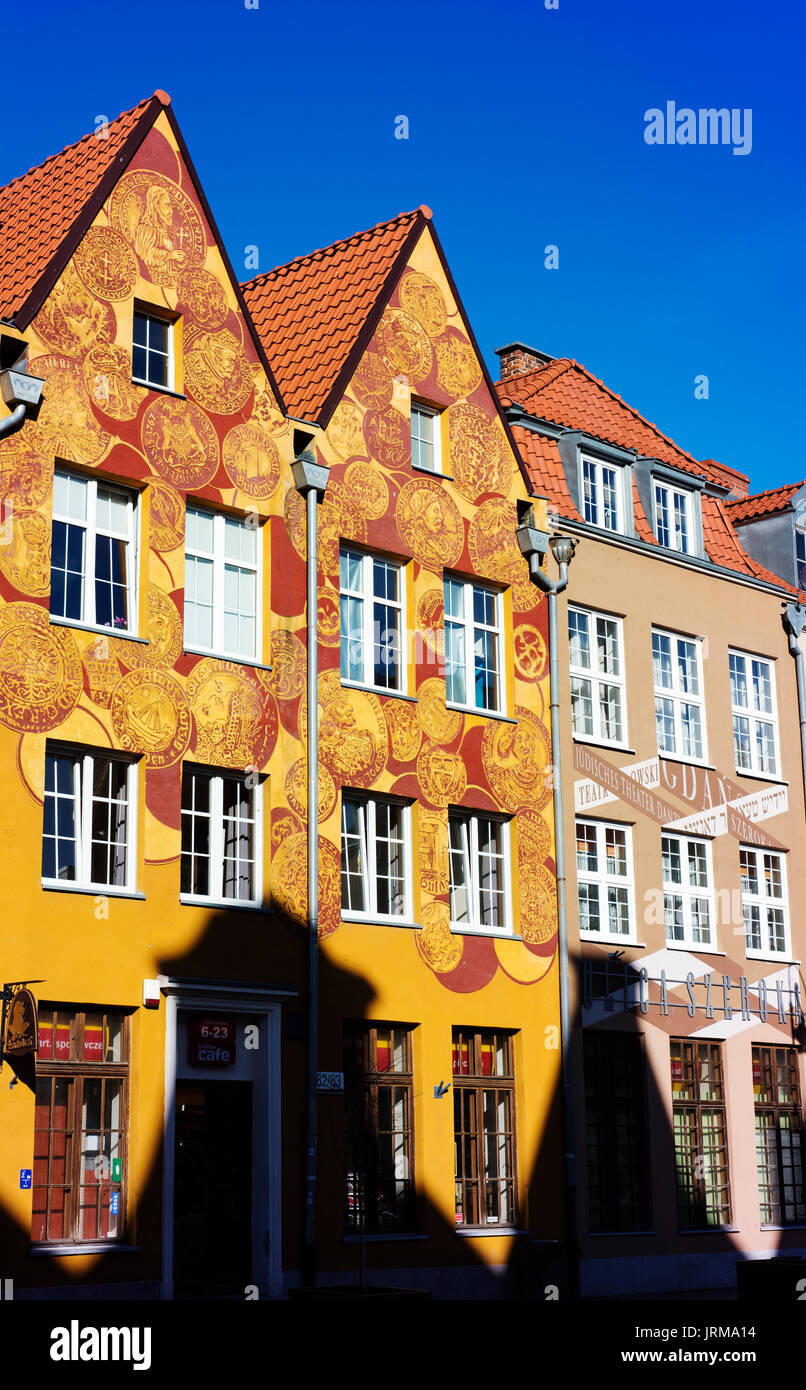 Old town painted buildings hi-res stock photography and images - Alamy