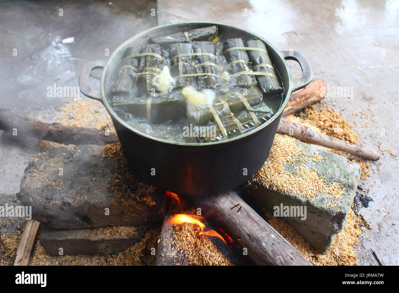 asian people make rice cakes Stock Photo - Alamy