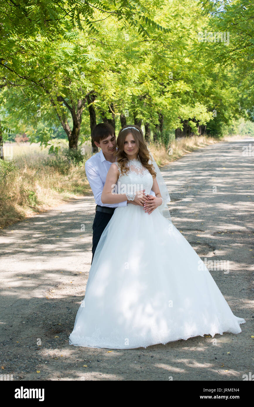 Beautiful married couple in the wedding day Stock Photo - Alamy