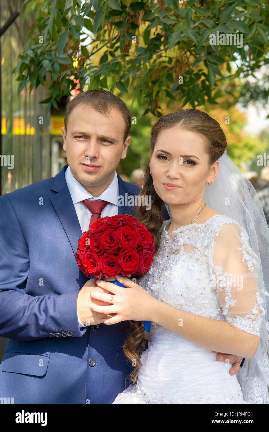 Beautiful married couple in the wedding day Stock Photo - Alamy