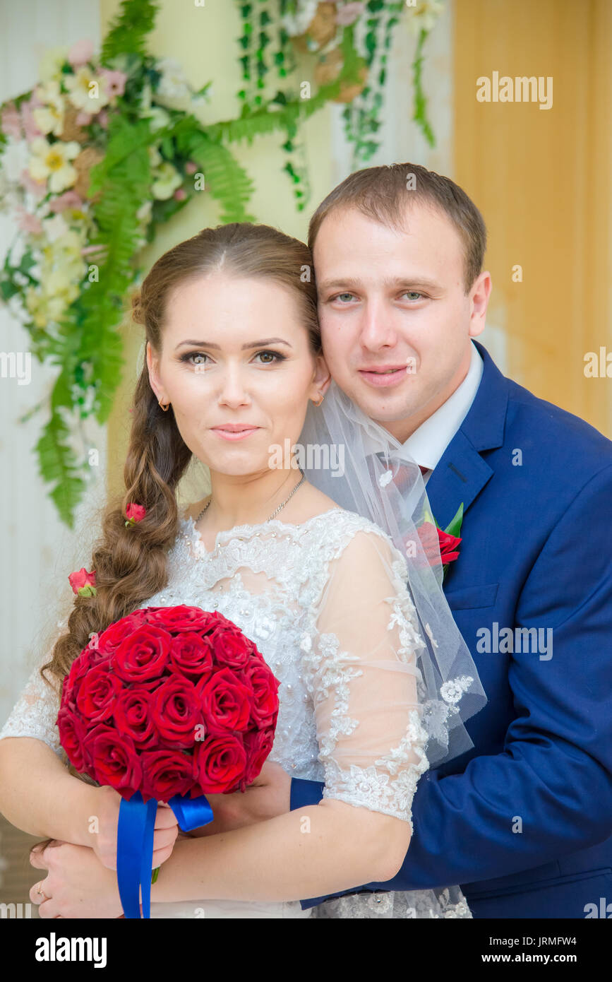 Beautiful married couple in the wedding day Stock Photo - Alamy