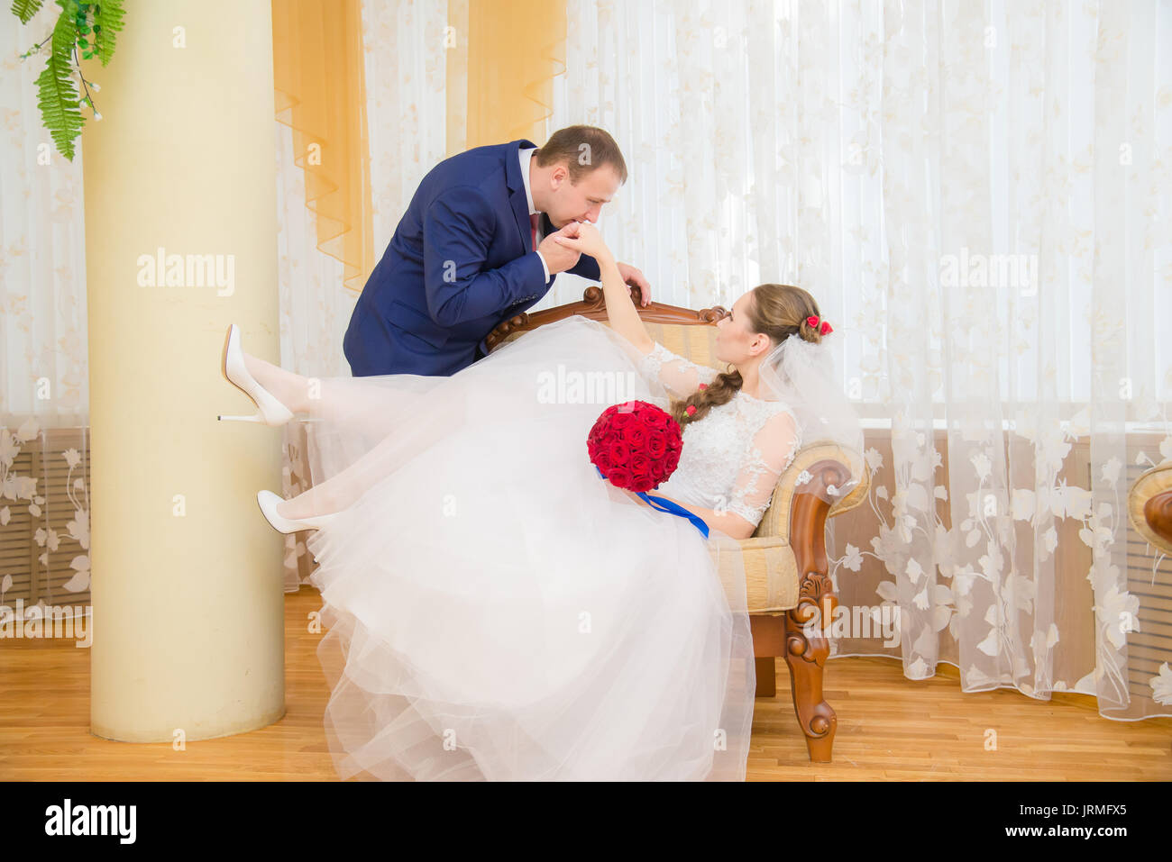Beautiful married couple in the wedding day Stock Photo - Alamy