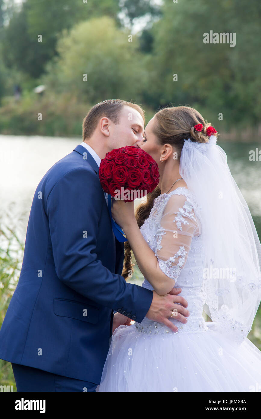 Beautiful married couple in the wedding day Stock Photo - Alamy