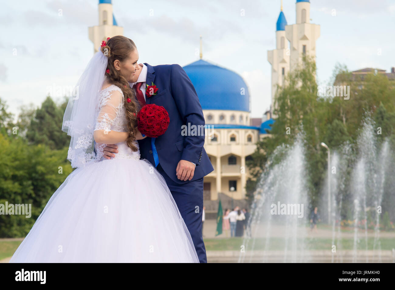 Beautiful married couple in the wedding day Stock Photo - Alamy