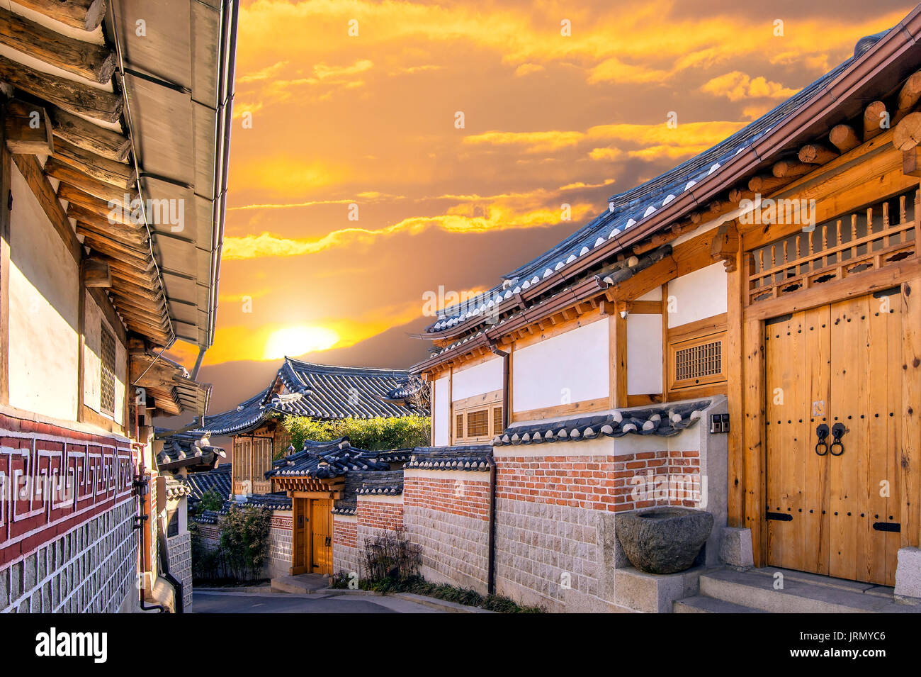 Bukchon Hanok Village,Traditional Korean style architecture in Seoul ...