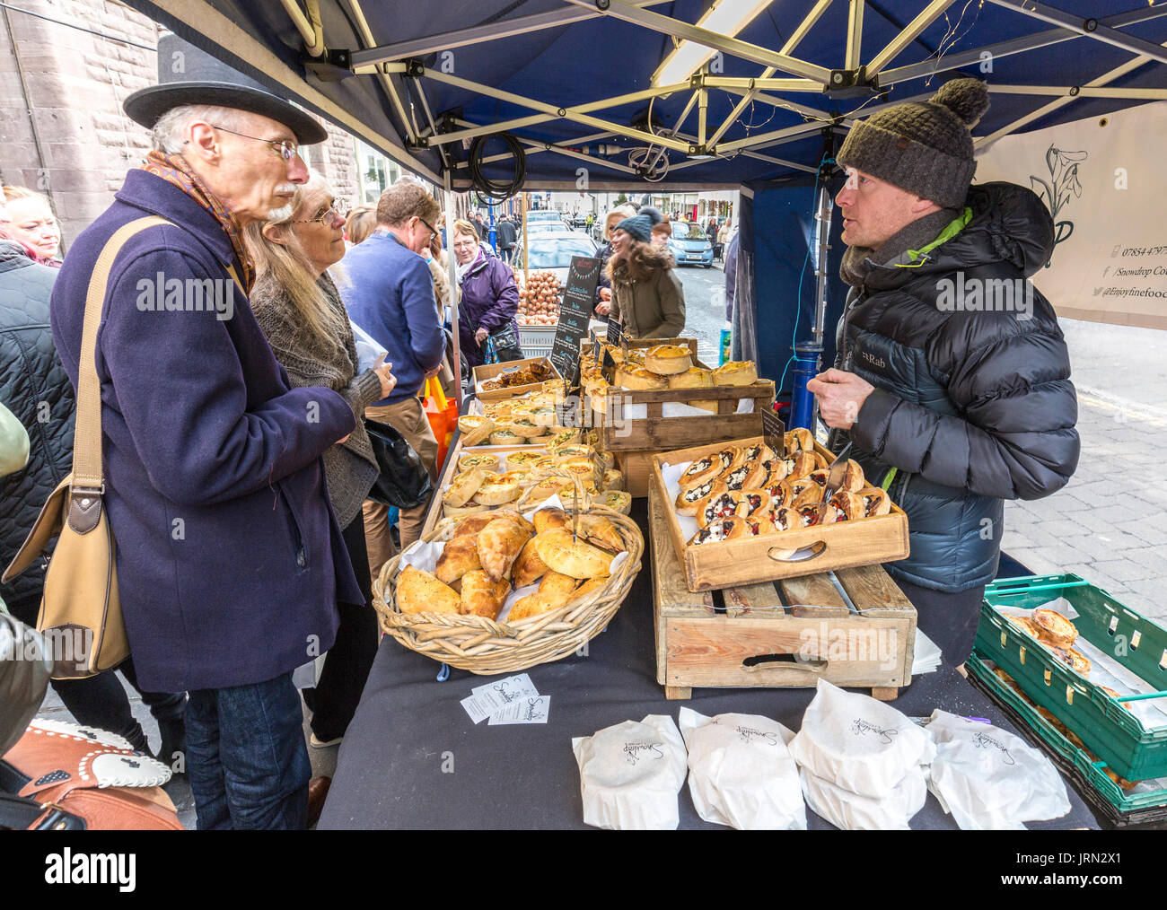 Pies selling hi-res stock photography and images - Alamy