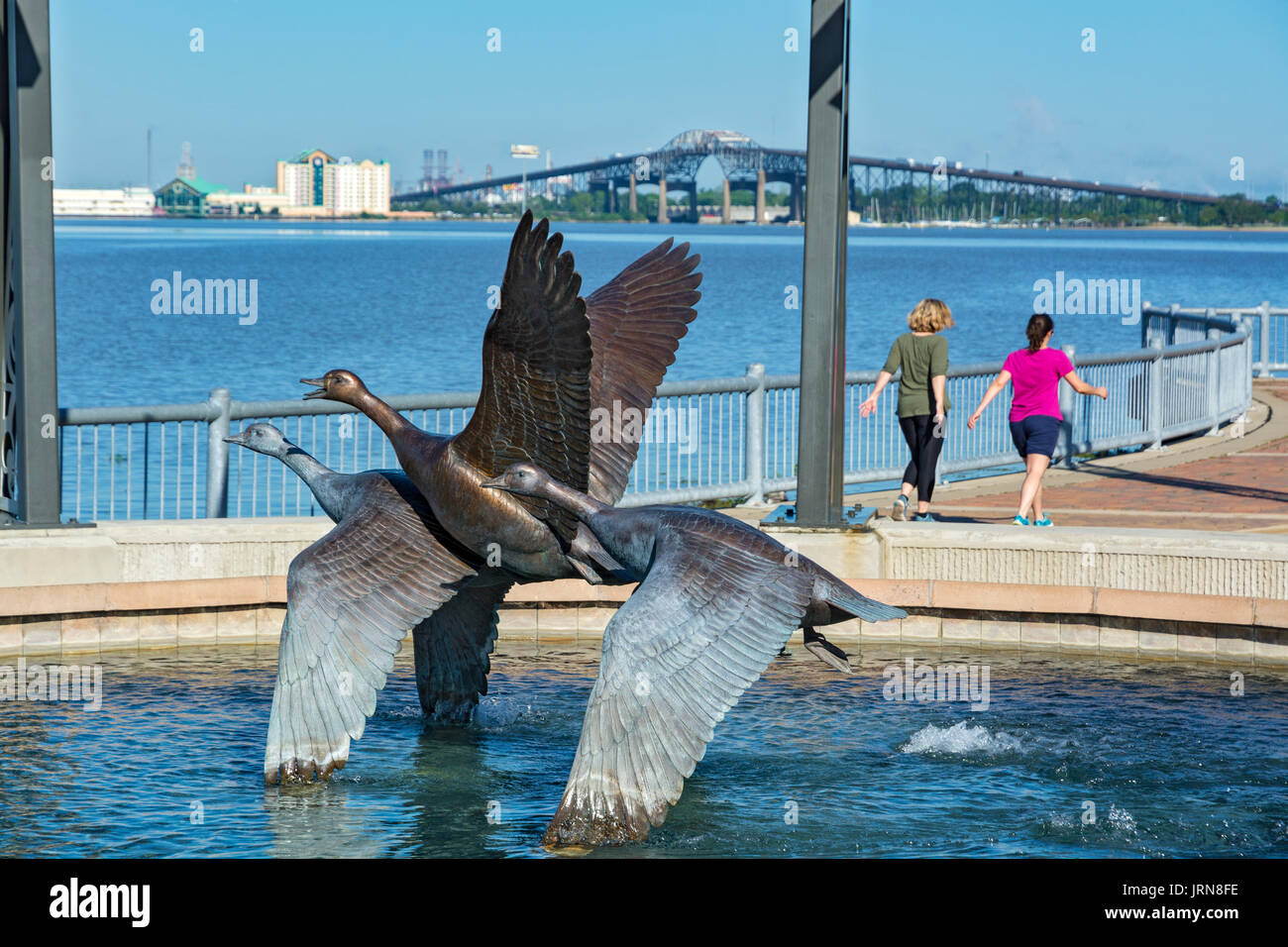 Bronze geese sculpture hi-res stock photography and images - Alamy