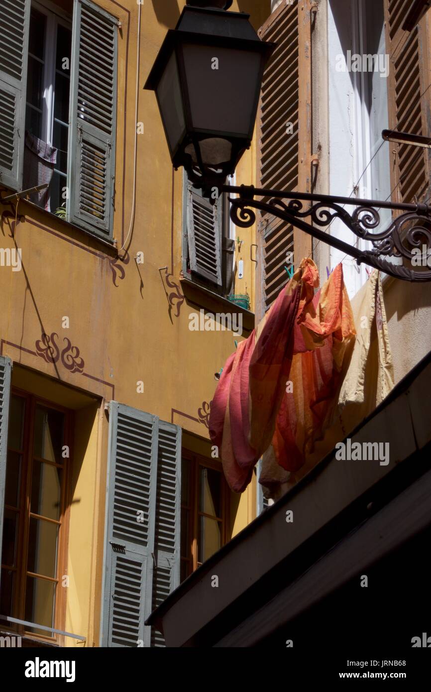Laundry on washing line outside traditional old town apartment, Nice ...