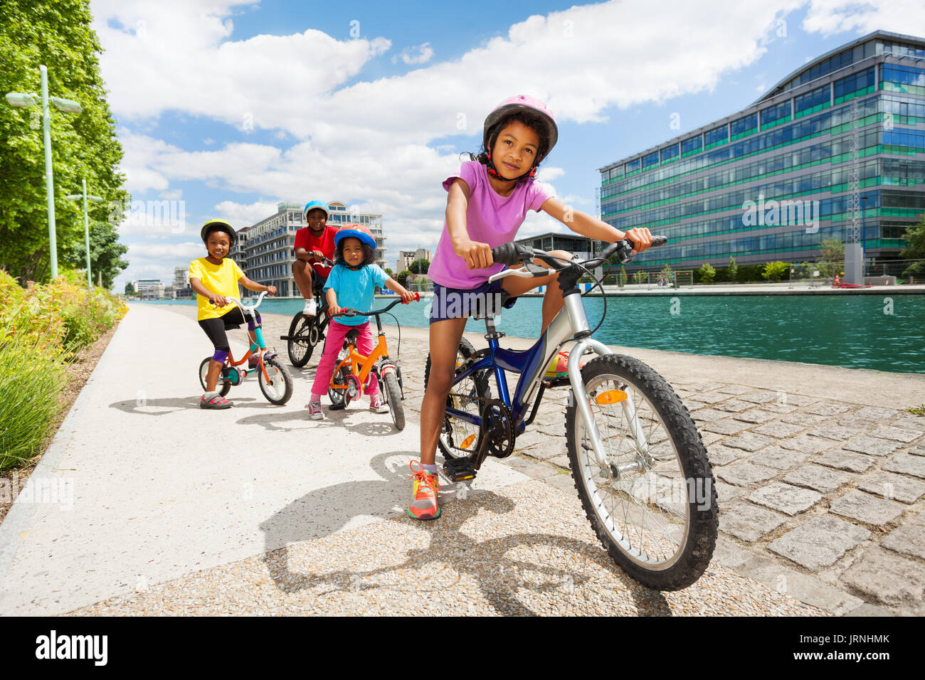 Children riding bikes hi-res stock photography and images - Alamy