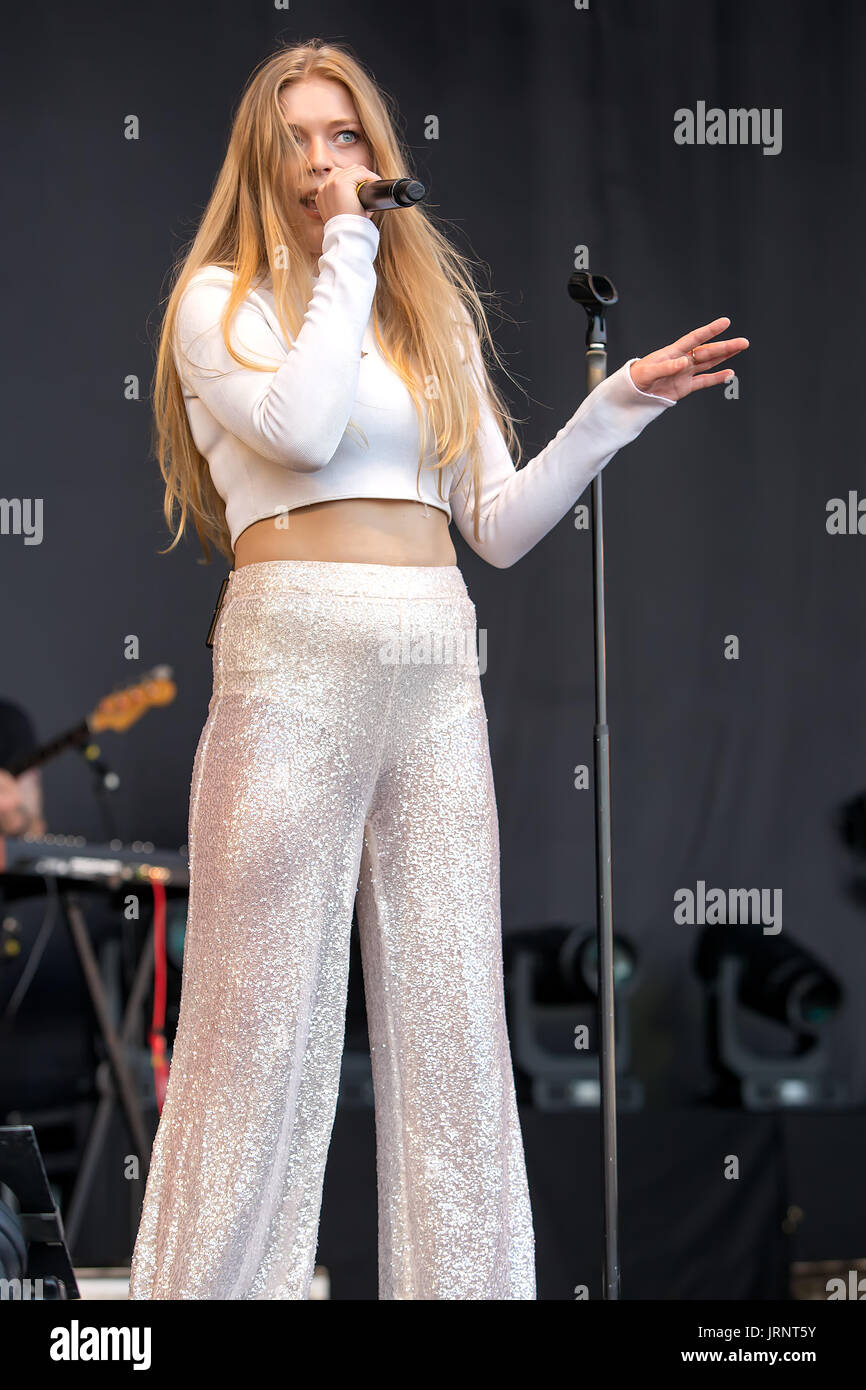 Becky hill hi-res stock photography and images - Alamy