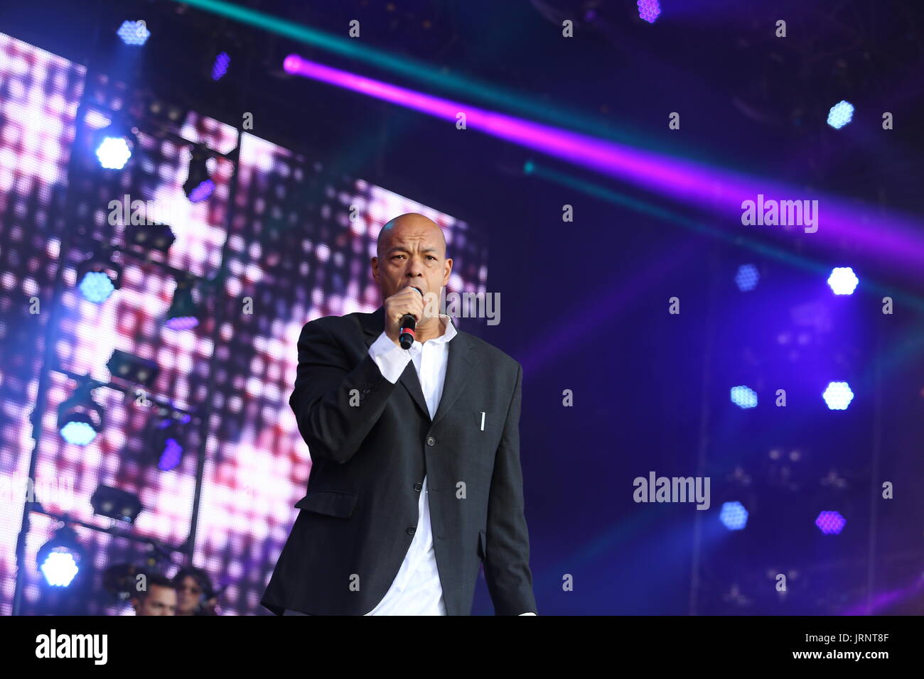 Roland gift fine young cannibals hi-res stock photography and images ...