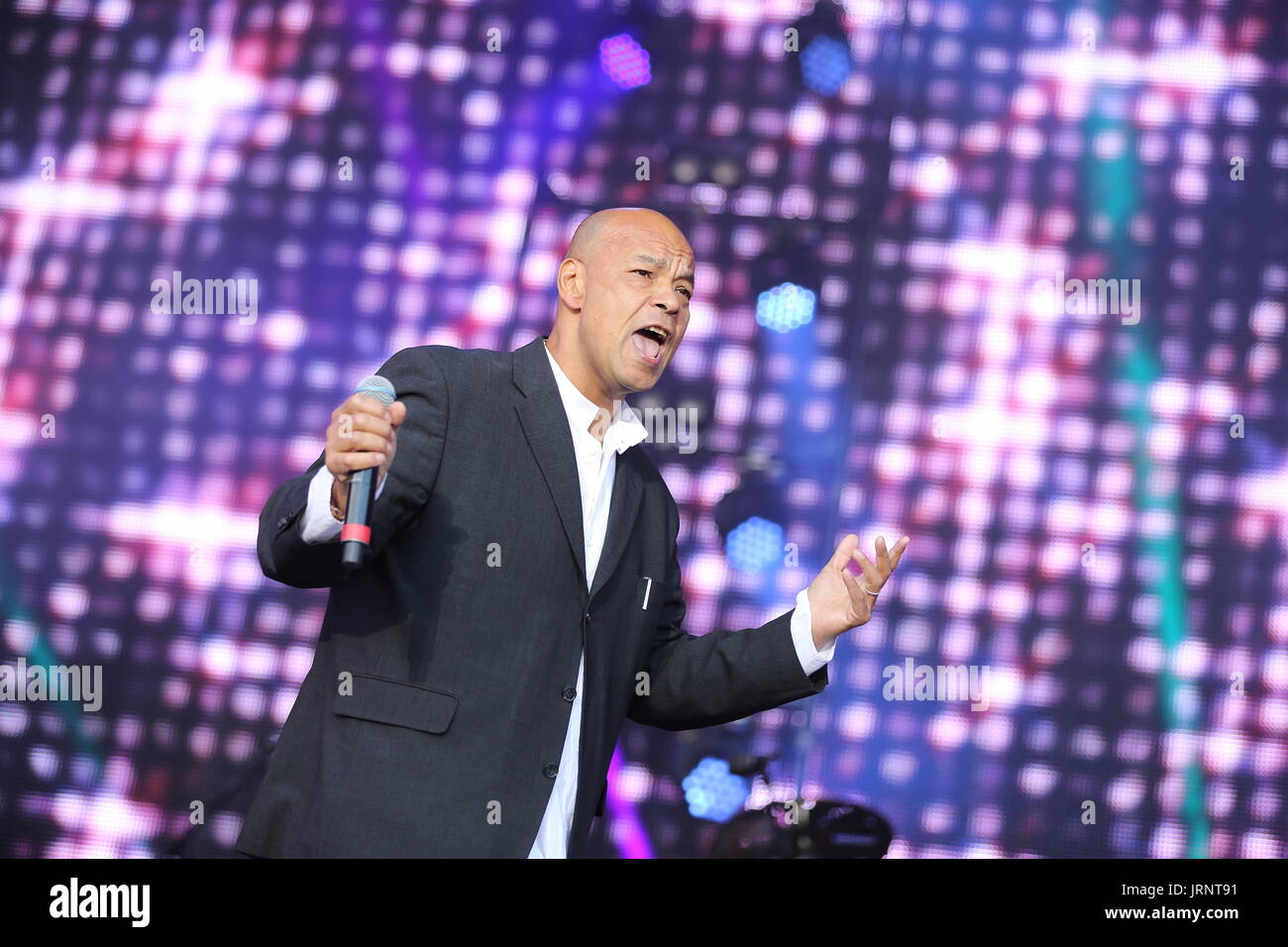 Roland Gift Fine Young Cannibals High Resolution Stock Photography and ...